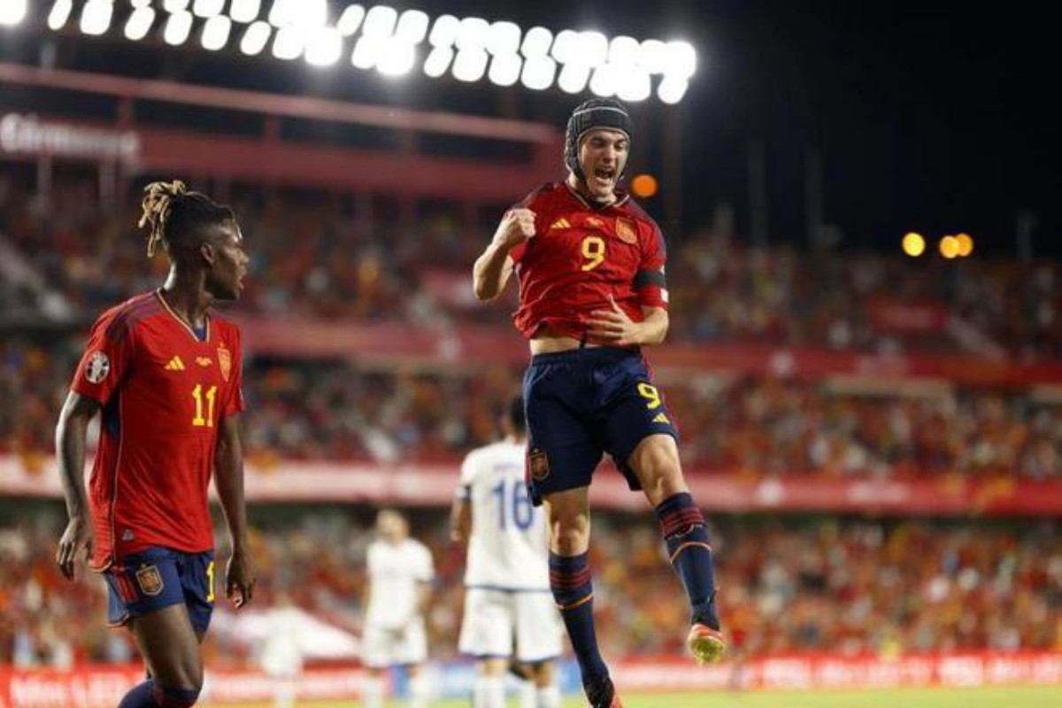 Spotlight on Spain's Football Starting Lineups: A Complete Analysis ...