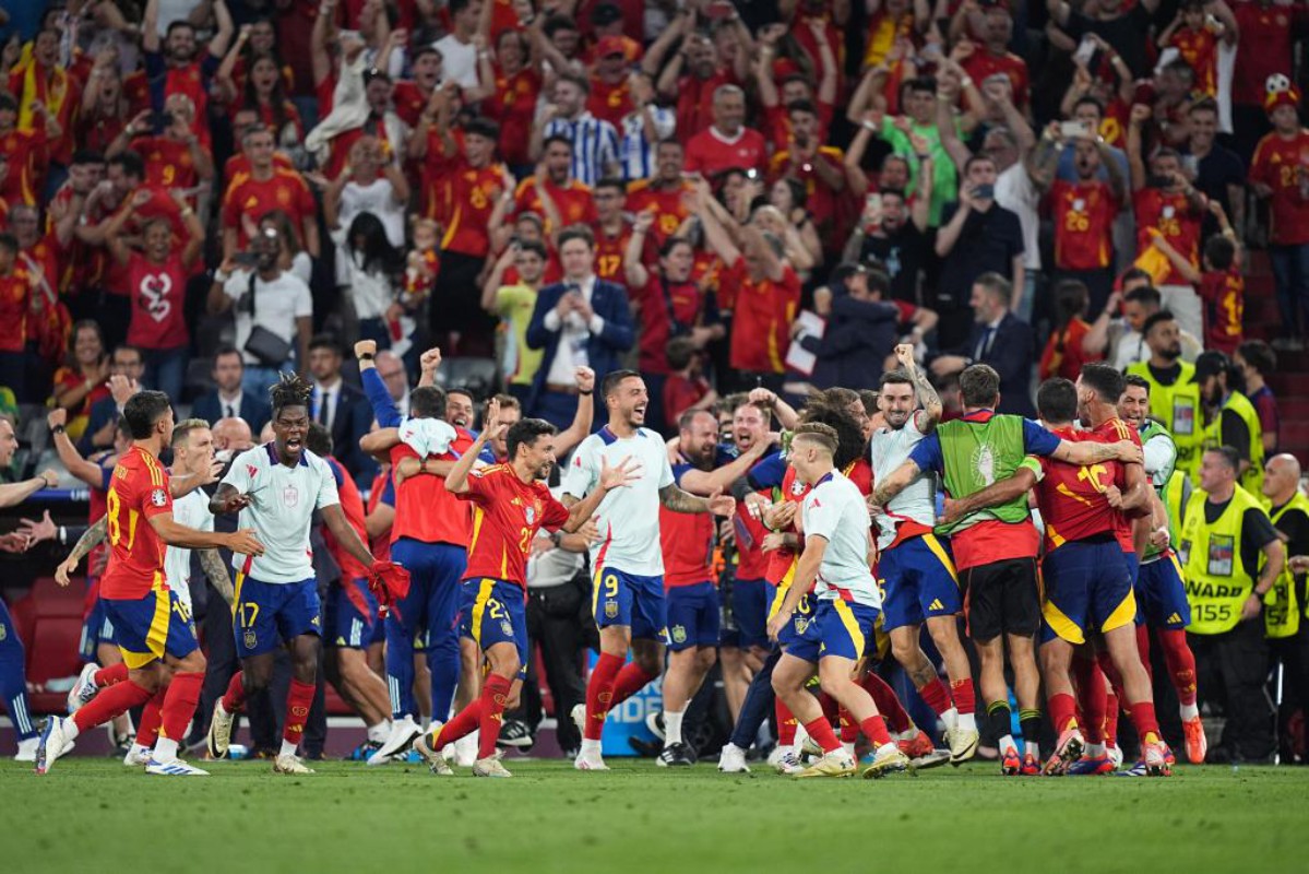 A Look at Spain's Football Grand Slam Players: Legends Who Conquered ...