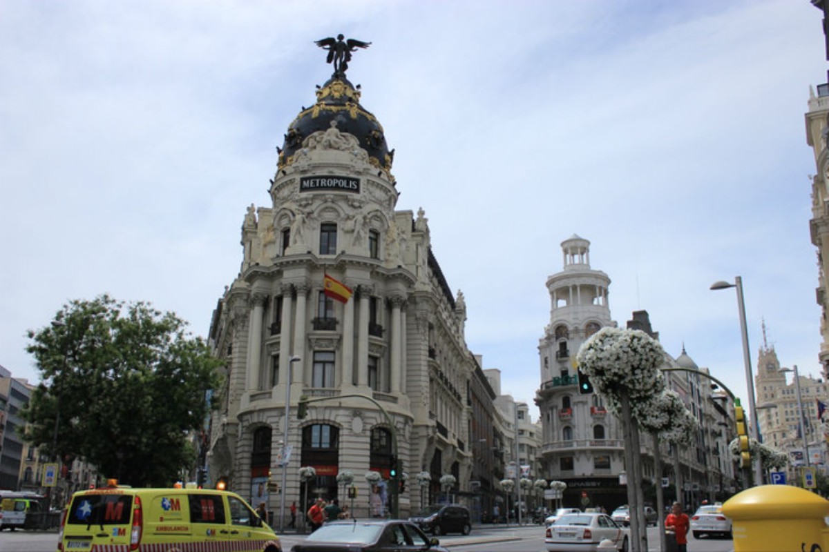 The Evolution of Spanish Banking: From Traditional Branches to the ...