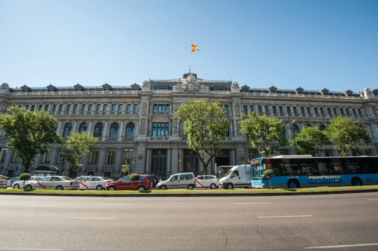 A Complete Guide to Spanish Bank Cards: How to Choose Between a Debit ...