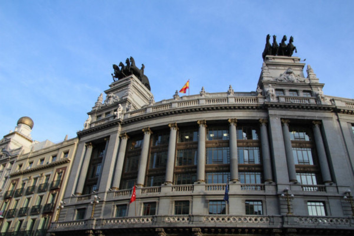 How Much Do Bank Managers in Spain Really Earn? A Deep Dive into Actual ...