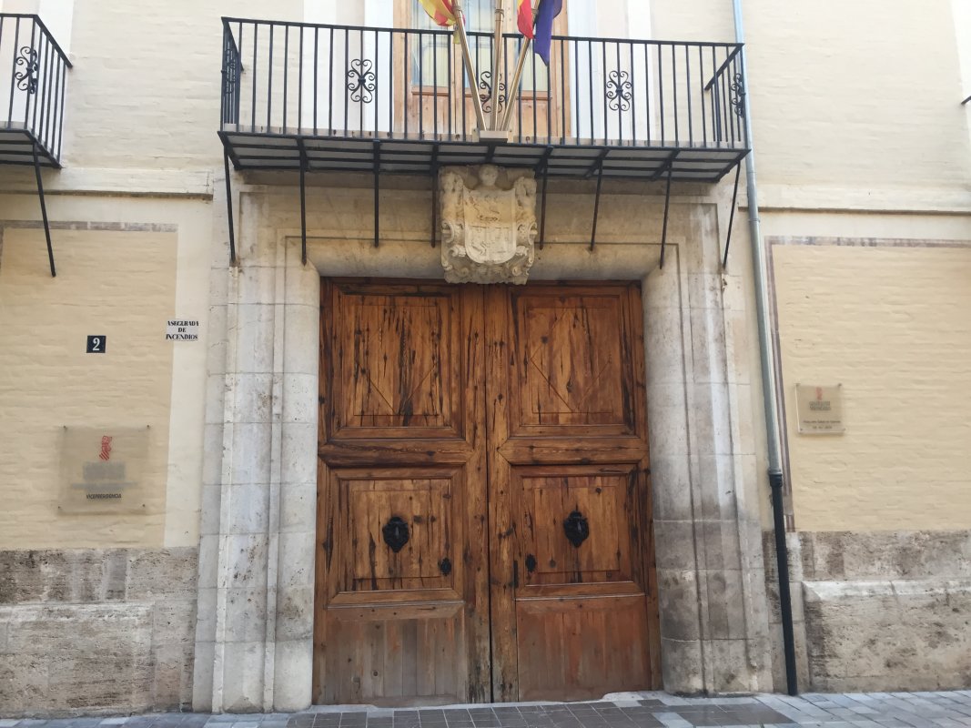 Valencia Government's Costly Switch of Official Color From Red to Blue ...